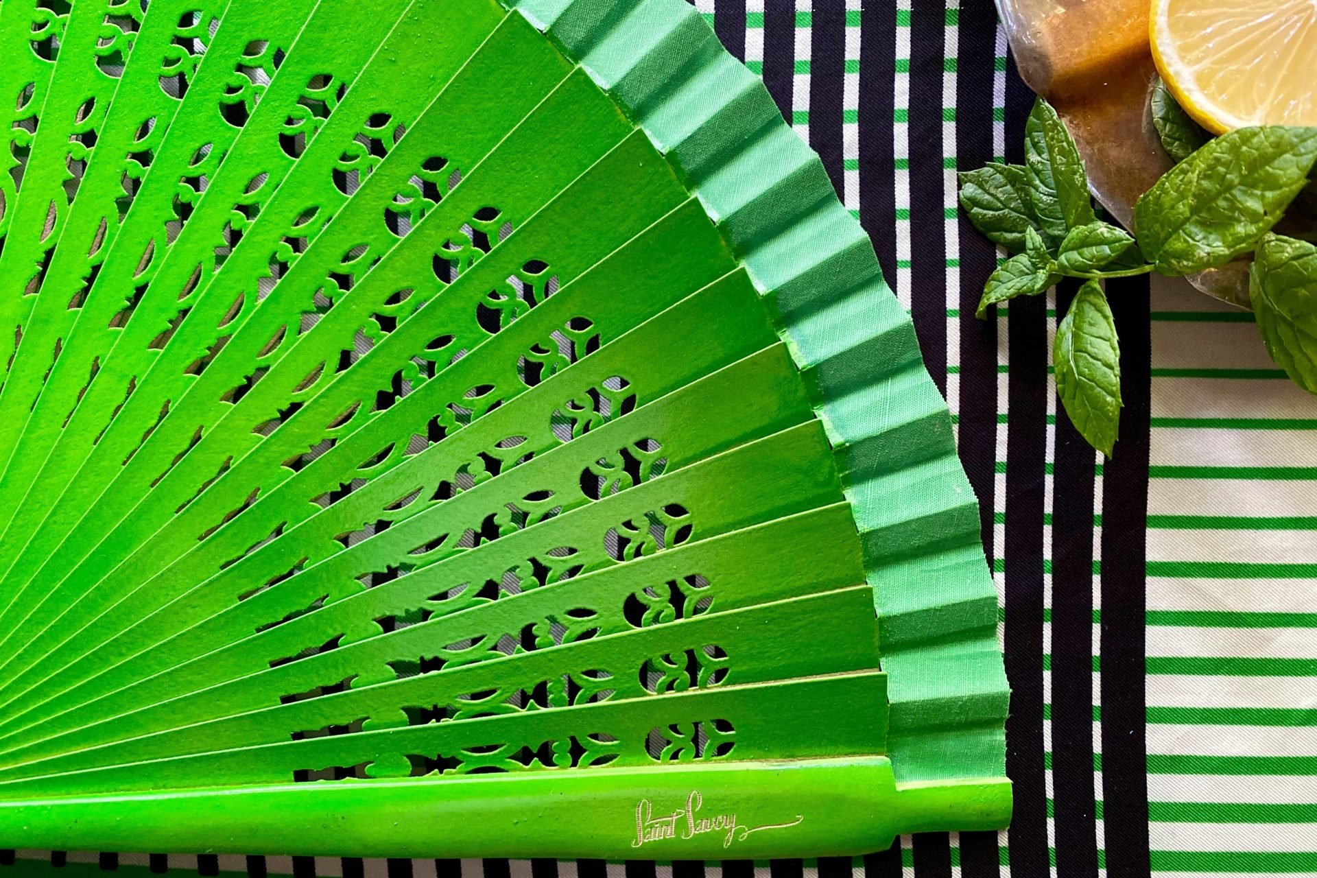 Hand-Fan “COCO” Grass Green – Saint Savoy