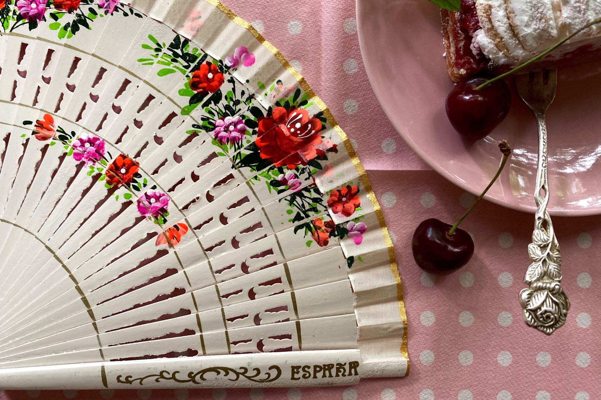 Hand-Fan “SPAIN” White – Saint Savoy